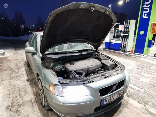 Grey Volvo S60 2008 in Vilnius, with an engine capacity of 2.40 L and mileage of 500 thousand km for 1350 €, photo 6 on AUTOMOTO.COM.LV