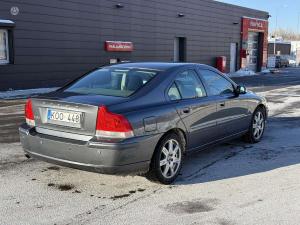 Grey Volvo S60 2008 in Vilnius, with an engine capacity of 2.40 L and mileage of 320 thousand km for 2650 €, photo 4 on AUTOMOTO.COM.LV