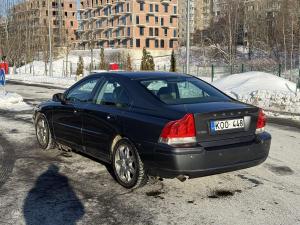 Grey Volvo S60 2008 in Vilnius, with an engine capacity of 2.40 L and mileage of 320 thousand km for 2650 €, photo 6 on AUTOMOTO.COM.LV