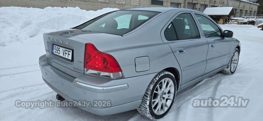 Grey Volvo S60 2008 in Tallinn, with an engine capacity of 2.40 L and mileage of 318 thousand km for 4700 €, photo 2 on AUTOMOTO.COM.LV