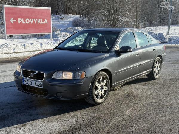 Pelēks Volvo S60 2008 Viļņa, ar dzinēja tilpumu 2.40 L un nobraukumu 320 tūkst. km par 2400 €, foto 1 vietnē AUTOMOTO.COM.LV