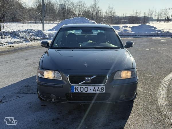 Grey Volvo S60 2008 in Vilnius, with an engine capacity of 2.40 L and mileage of 320 thousand km for 1850 €, photo 2 on AUTOMOTO.COM.LV