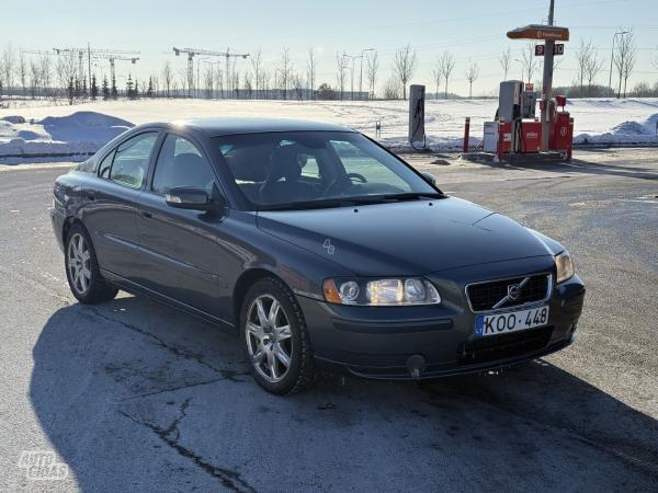 Grey Volvo S60 2008 in Vilnius, with an engine capacity of 2.40 L and mileage of 320 thousand km for 1850 €, photo 3 on AUTOMOTO.COM.LV