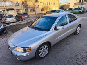 Pelēks Volvo S60 2008 Tauragė, ar dzinēja tilpumu 2.40 L un nobraukumu 384 tūkst. km par 1950 €, foto 2 vietnē AUTOMOTO.COM.LV
