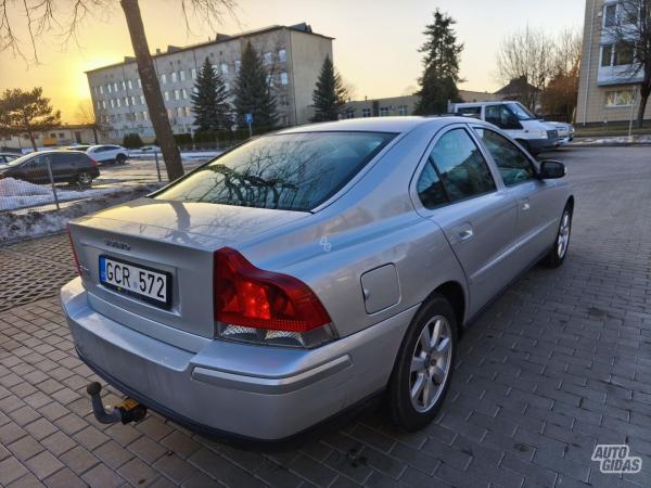 Pelēks Volvo S60 2008 Tauragė, ar dzinēja tilpumu 2.40 L un nobraukumu 384 tūkst. km par 1950 €, foto 3 vietnē AUTOMOTO.COM.LV