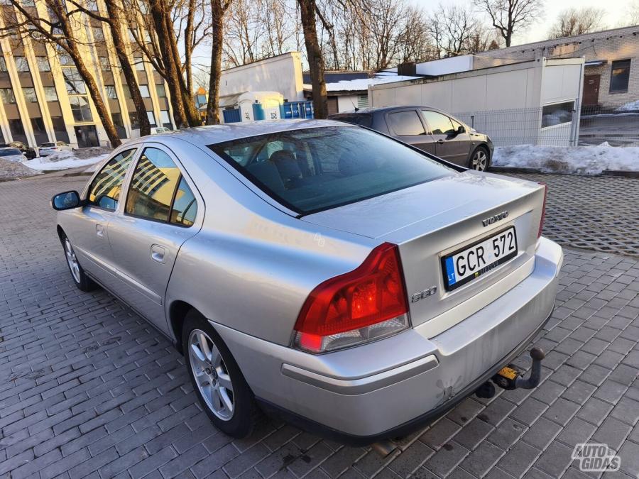 Pelēks Volvo S60 2008 Tauragė, ar dzinēja tilpumu 2.40 L un nobraukumu 384 tūkst. km par 1950 €, foto 4 vietnē AUTOMOTO.COM.LV
