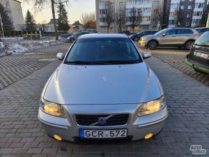 Pelēks Volvo S60 2008 Tauragė, ar dzinēja tilpumu 2.40 L un nobraukumu 384 tūkst. km par 1950 €, foto 5 vietnē AUTOMOTO.COM.LV