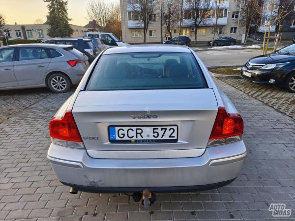 Pelēks Volvo S60 2008 Tauragė, ar dzinēja tilpumu 2.40 L un nobraukumu 384 tūkst. km par 1950 €, foto 6 vietnē AUTOMOTO.COM.LV
