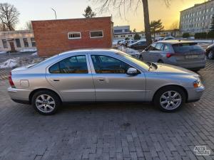 Pelēks Volvo S60 2008 Tauragė, ar dzinēja tilpumu 2.40 L un nobraukumu 384 tūkst. km par 1950 €, foto 7 vietnē AUTOMOTO.COM.LV