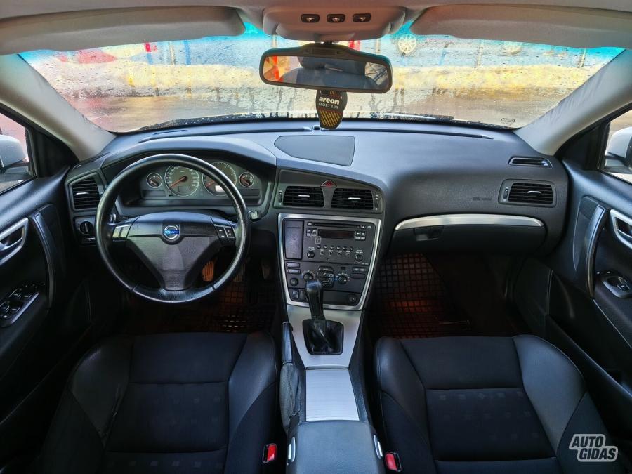 Pelēks Volvo S60 2008 Tauragė, ar dzinēja tilpumu 2.40 L un nobraukumu 384 tūkst. km par 1950 €, foto 10 vietnē AUTOMOTO.COM.LV