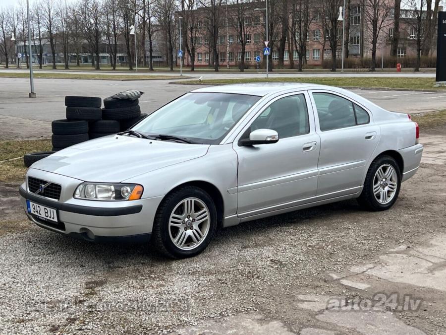 Pelēks Volvo S60 2008 Narva, ar dzinēja tilpumu 2.40 L un nobraukumu 355 tūkst. km par 1999 €, foto 3 vietnē AUTOMOTO.COM.LV