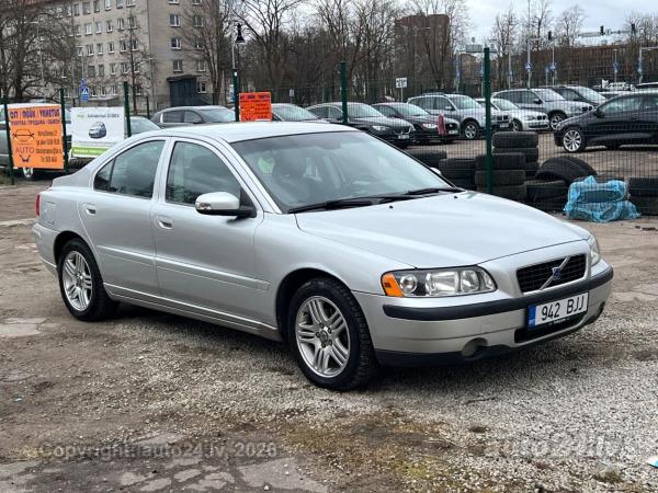 Pelēks Volvo S60 2008 Narva, ar dzinēja tilpumu 2.40 L un nobraukumu 355 tūkst. km par 1999 €, foto 4 vietnē AUTOMOTO.COM.LV