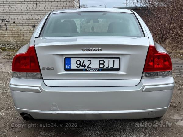 Pelēks Volvo S60 2008 Narva, ar dzinēja tilpumu 2.40 L un nobraukumu 355 tūkst. km par 1999 €, foto 5 vietnē AUTOMOTO.COM.LV