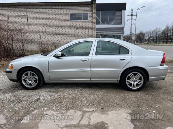 Pelēks Volvo S60 2008 Narva, ar dzinēja tilpumu 2.40 L un nobraukumu 355 tūkst. km par 1999 €, foto 8 vietnē AUTOMOTO.COM.LV