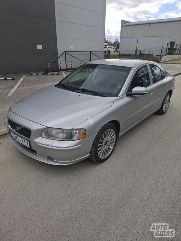 Pelēks Volvo S60 2008 Viļņa, ar dzinēja tilpumu 2.40 L un nobraukumu 237 tūkst. km par 2200 €, foto 1 vietnē AUTOMOTO.COM.LV