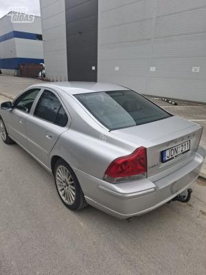 Pelēks Volvo S60 2008 Viļņa, ar dzinēja tilpumu 2.40 L un nobraukumu 237 tūkst. km par 2200 €, foto 5 vietnē AUTOMOTO.COM.LV