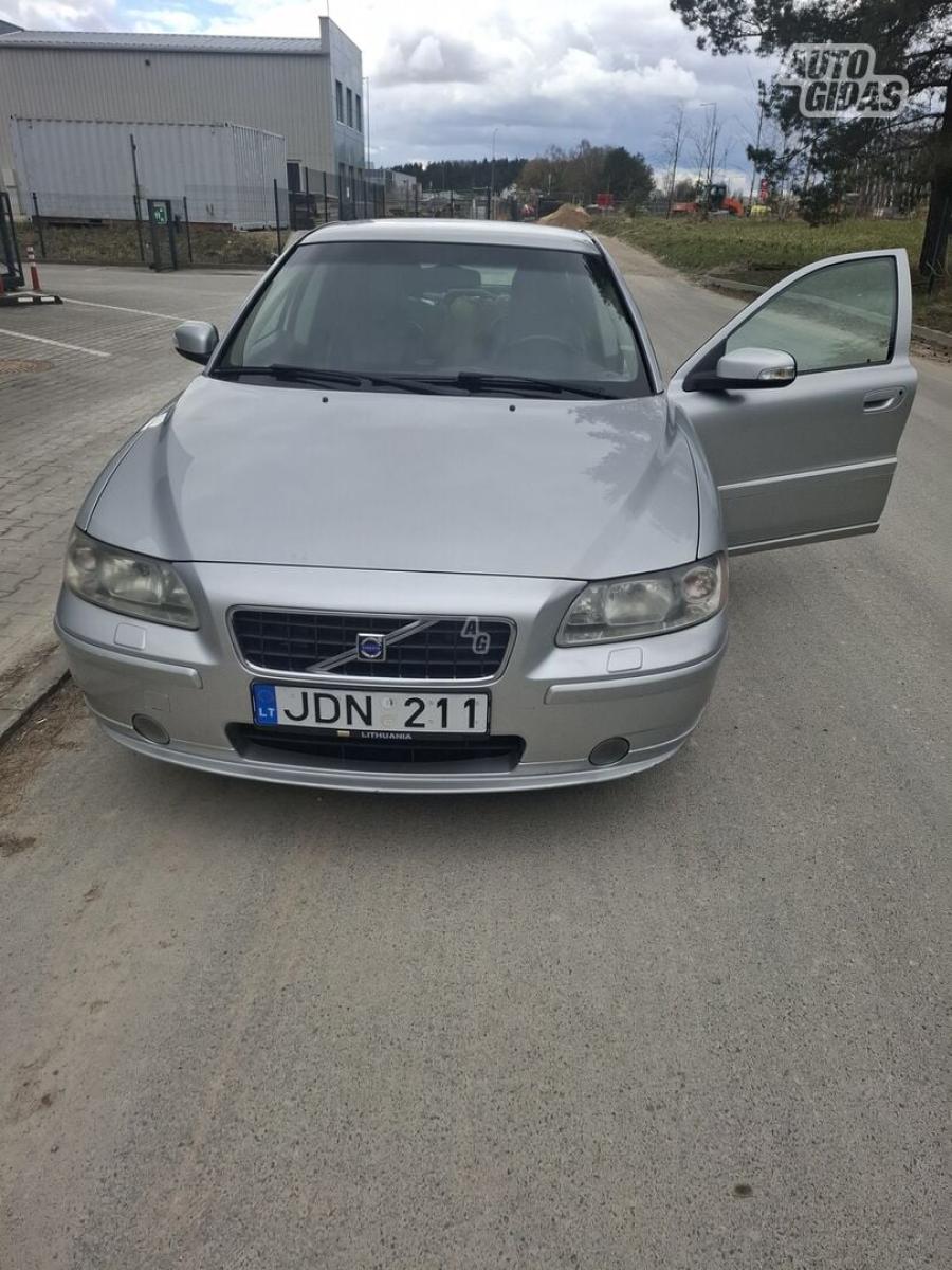 Pelēks Volvo S60 2008 Viļņa, ar dzinēja tilpumu 2.40 L un nobraukumu 237 tūkst. km par 2200 €, foto 6 vietnē AUTOMOTO.COM.LV