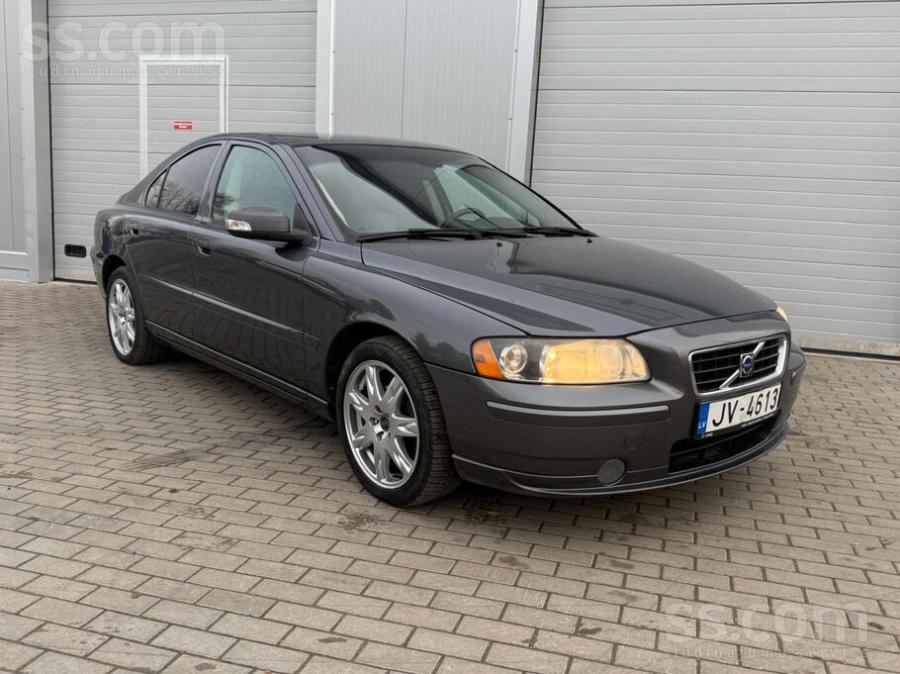 Pelēks Volvo S60 2008 Rīga, ar dzinēja tilpumu 2.40 L un nobraukumu 405 tūkst. km par 2650 €, foto 4 vietnē AUTOMOTO.COM.LV