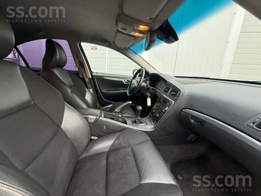 Pelēks Volvo S60 2008 Rīga, ar dzinēja tilpumu 2.40 L un nobraukumu 405 tūkst. km par 2650 €, foto 6 vietnē AUTOMOTO.COM.LV