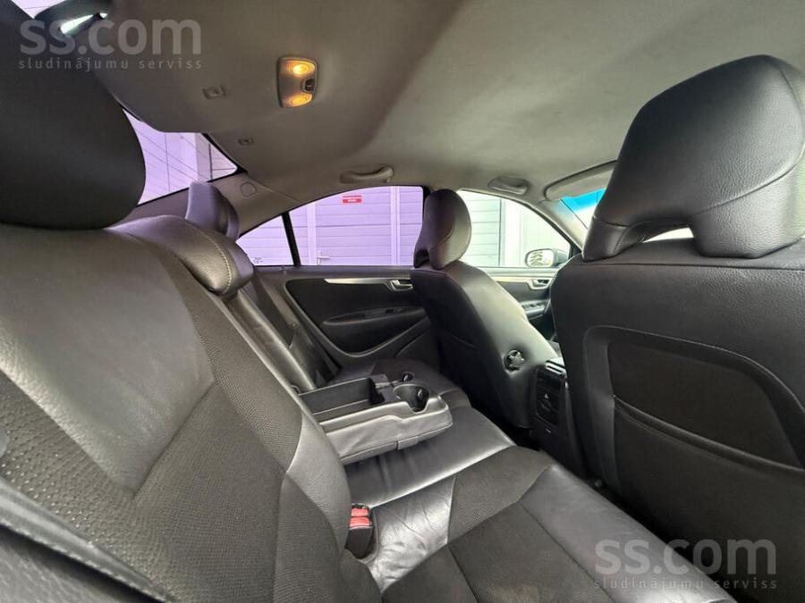 Pelēks Volvo S60 2008 Rīga, ar dzinēja tilpumu 2.40 L un nobraukumu 405 tūkst. km par 2650 €, foto 7 vietnē AUTOMOTO.COM.LV
