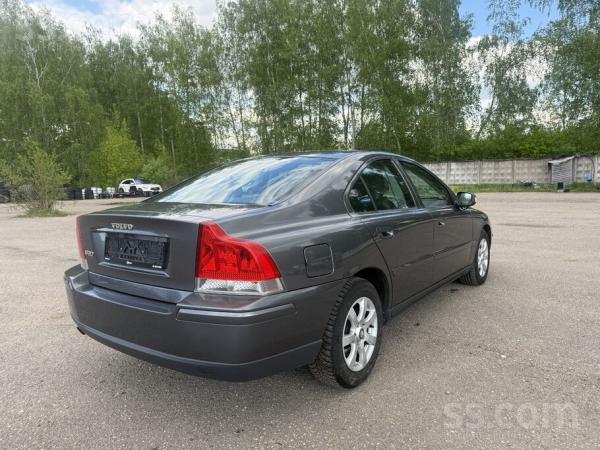 Grey Volvo S60 2008 in Riga, with an engine capacity of 2.40 L and mileage of 281 thousand km for 3980 €, photo 3 on AUTOMOTO.COM.LV