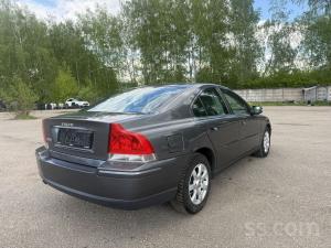 Grey Volvo S60 2008 in Riga, with an engine capacity of 2.40 L and mileage of 281 thousand km for 3980 €, photo 4 on AUTOMOTO.COM.LV