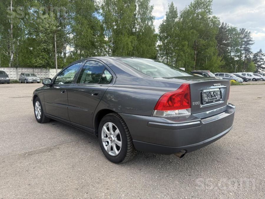 Grey Volvo S60 2008 in Riga, with an engine capacity of 2.40 L and mileage of 281 thousand km for 3980 €, photo 5 on AUTOMOTO.COM.LV