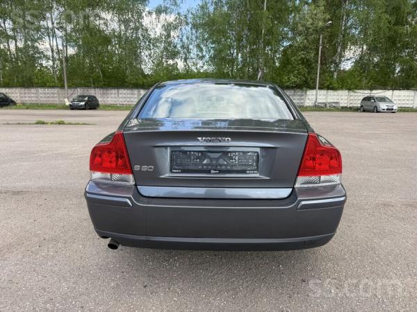 Grey Volvo S60 2008 in Riga, with an engine capacity of 2.40 L and mileage of 281 thousand km for 3980 €, photo 6 on AUTOMOTO.COM.LV