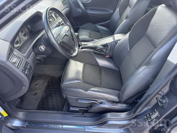 Grey Volvo S60 2008 in Riga, with an engine capacity of 2.40 L and mileage of 281 thousand km for 3980 €, photo 9 on AUTOMOTO.COM.LV