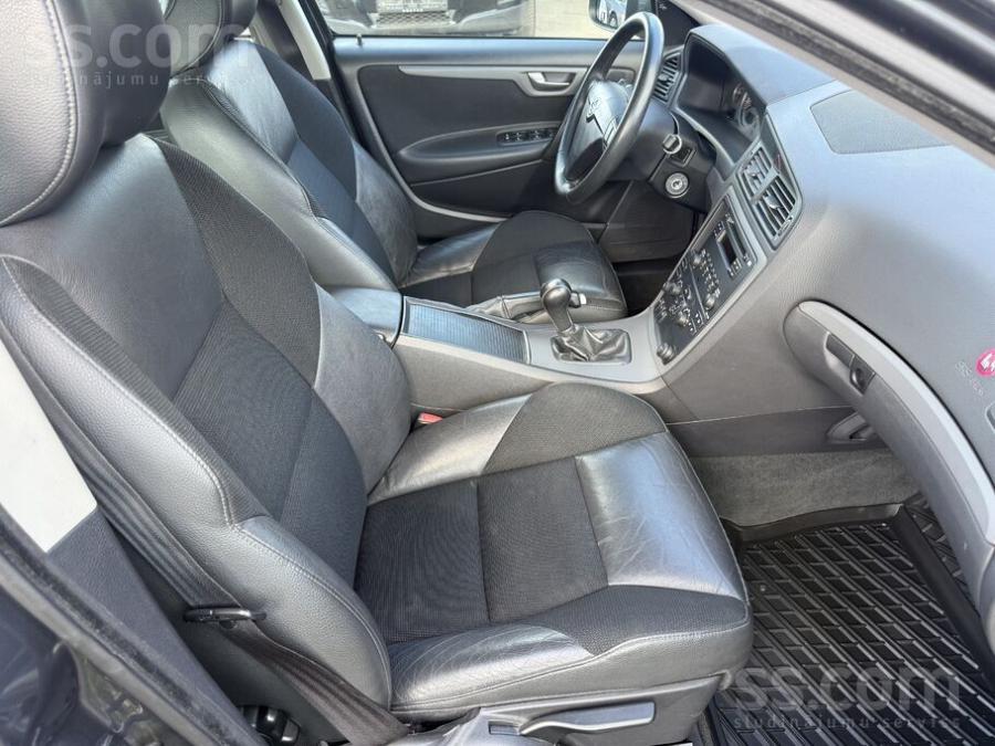 Grey Volvo S60 2008 in Riga, with an engine capacity of 2.40 L and mileage of 281 thousand km for 3980 €, photo 12 on AUTOMOTO.COM.LV