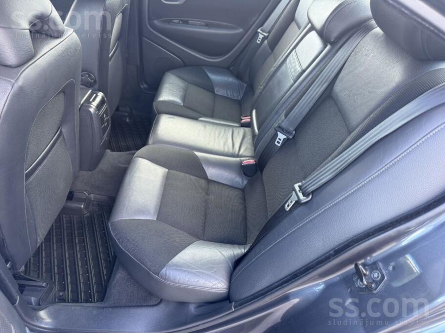 Grey Volvo S60 2008 in Riga, with an engine capacity of 2.40 L and mileage of 281 thousand km for 3980 €, photo 13 on AUTOMOTO.COM.LV