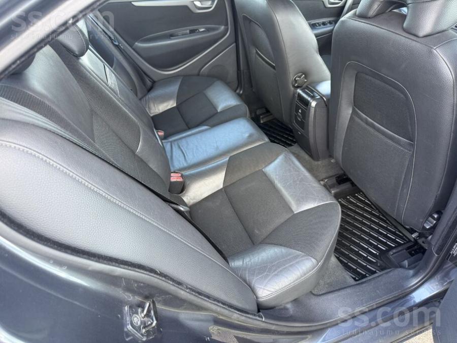 Grey Volvo S60 2008 in Riga, with an engine capacity of 2.40 L and mileage of 281 thousand km for 3980 €, photo 14 on AUTOMOTO.COM.LV