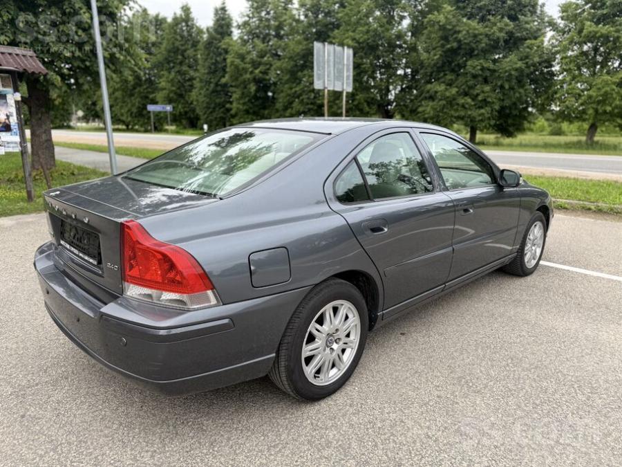 Grey Volvo S60 2008 in Ogre, with an engine capacity of 2.40 L and mileage of 235 thousand km for 4299 €, photo 5 on AUTOMOTO.COM.LV