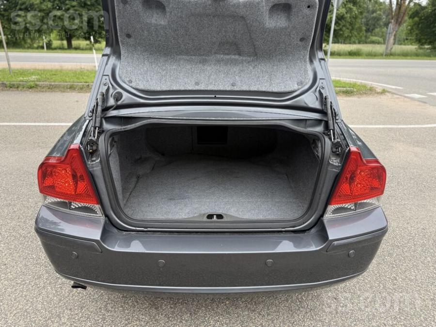 Grey Volvo S60 2008 in Ogre, with an engine capacity of 2.40 L and mileage of 235 thousand km for 4299 €, photo 8 on AUTOMOTO.COM.LV
