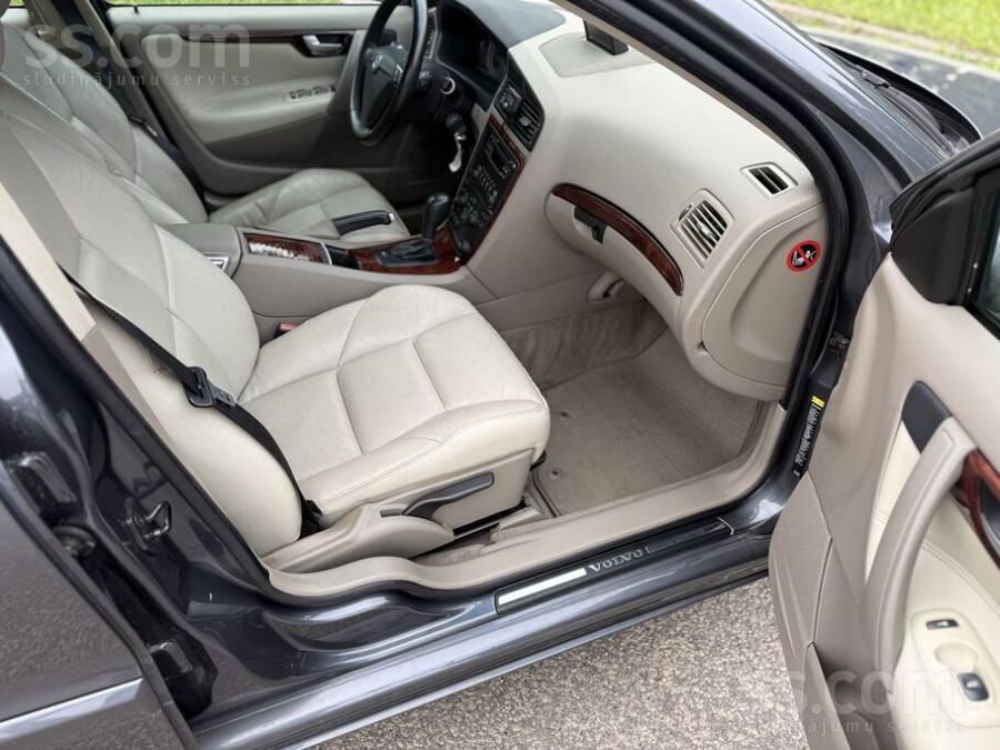 Grey Volvo S60 2008 in Ogre, with an engine capacity of 2.40 L and mileage of 235 thousand km for 4299 €, photo 11 on AUTOMOTO.COM.LV