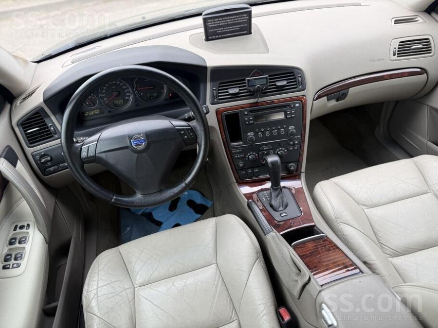 Grey Volvo S60 2008 in Ogre, with an engine capacity of 2.40 L and mileage of 235 thousand km for 4299 €, photo 13 on AUTOMOTO.COM.LV