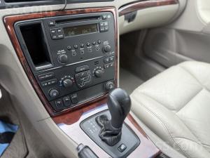 Grey Volvo S60 2008 in Ogre, with an engine capacity of 2.40 L and mileage of 235 thousand km for 4299 €, photo 15 on AUTOMOTO.COM.LV