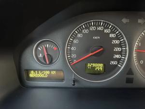 Grey Volvo S60 2008 in Riga, with an engine capacity of 2.40 L and mileage of 329 thousand km for 2600 €, photo 5 on AUTOMOTO.COM.LV