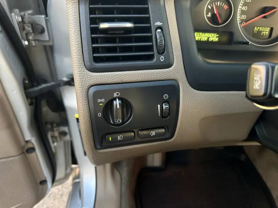Grey Volvo S60 2008 in Riga, with an engine capacity of 2.40 L and mileage of 329 thousand km for 2600 €, photo 10 on AUTOMOTO.COM.LV