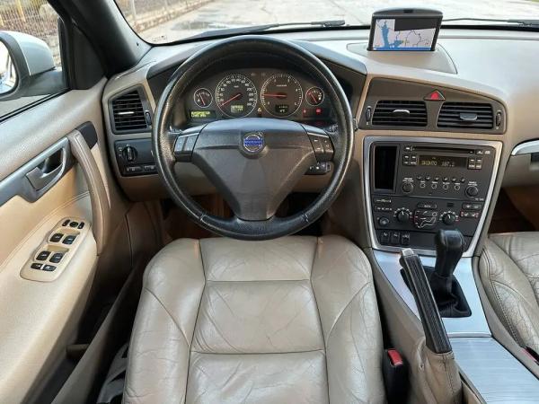 Grey Volvo S60 2008 in Riga, with an engine capacity of 2.40 L and mileage of 329 thousand km for 2600 €, photo 10 on AUTOMOTO.COM.LV