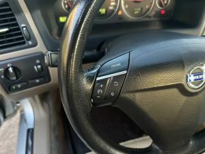 Grey Volvo S60 2008 in Riga, with an engine capacity of 2.40 L and mileage of 329 thousand km for 2600 €, photo 12 on AUTOMOTO.COM.LV