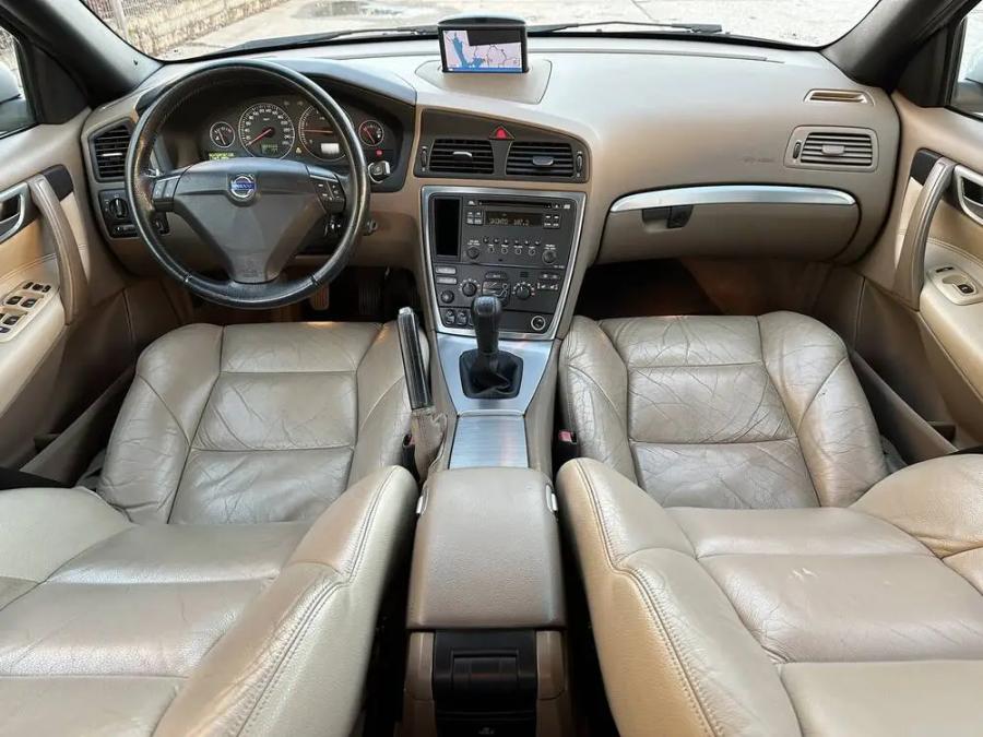 Grey Volvo S60 2008 in Riga, with an engine capacity of 2.40 L and mileage of 329 thousand km for 2600 €, photo 13 on AUTOMOTO.COM.LV