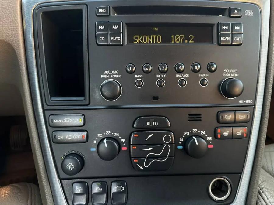 Grey Volvo S60 2008 in Riga, with an engine capacity of 2.40 L and mileage of 329 thousand km for 2600 €, photo 14 on AUTOMOTO.COM.LV