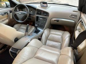 Grey Volvo S60 2008 in Riga, with an engine capacity of 2.40 L and mileage of 329 thousand km for 2600 €, photo 15 on AUTOMOTO.COM.LV