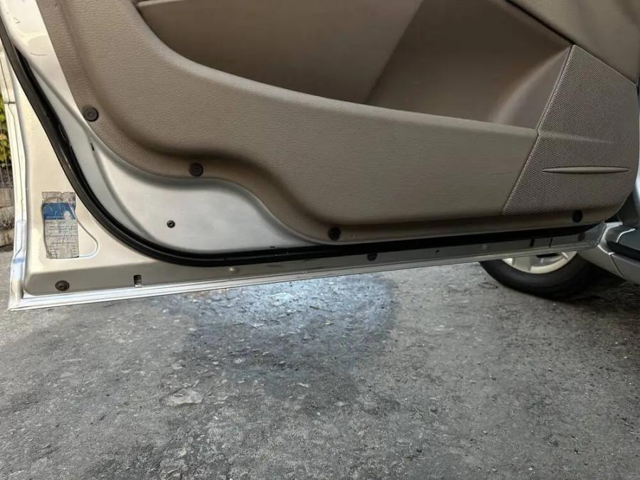 Grey Volvo S60 2008 in Riga, with an engine capacity of 2.40 L and mileage of 329 thousand km for 2600 €, photo 22 on AUTOMOTO.COM.LV
