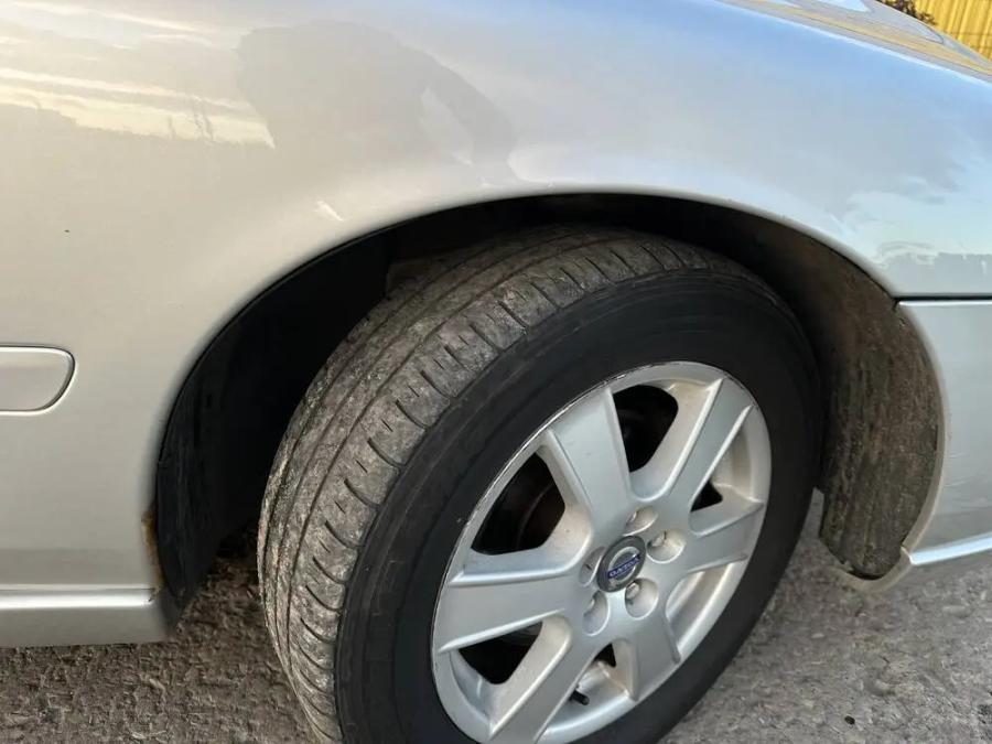 Grey Volvo S60 2008 in Riga, with an engine capacity of 2.40 L and mileage of 329 thousand km for 2600 €, photo 25 on AUTOMOTO.COM.LV