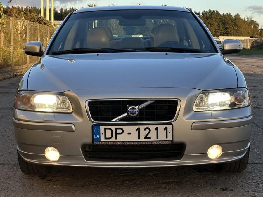 Grey Volvo S60 2008 in Riga, with an engine capacity of 2.40 L and mileage of 329 thousand km for 2600 €, photo 27 on AUTOMOTO.COM.LV