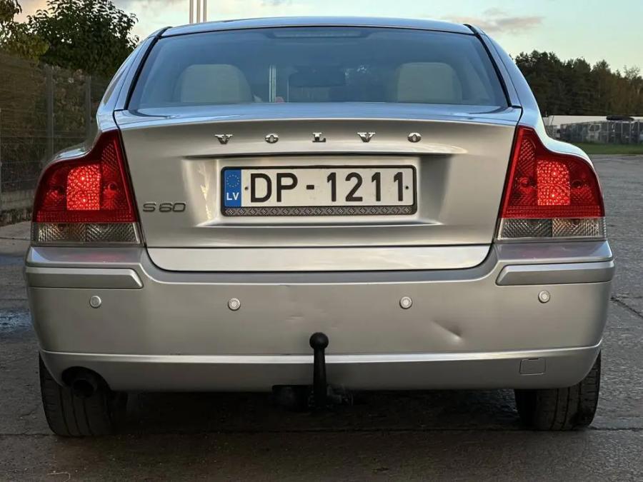 Grey Volvo S60 2008 in Riga, with an engine capacity of 2.40 L and mileage of 329 thousand km for 2600 €, photo 28 on AUTOMOTO.COM.LV