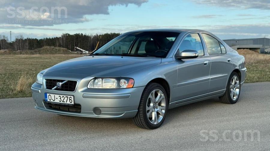Grey Volvo S60 2008 in Riga, with an engine capacity of 2.40 L and mileage of 307 thousand km for 4200 €, photo 6 on AUTOMOTO.COM.LV