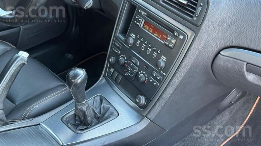 Grey Volvo S60 2008 in Riga, with an engine capacity of 2.40 L and mileage of 307 thousand km for 4200 €, photo 12 on AUTOMOTO.COM.LV